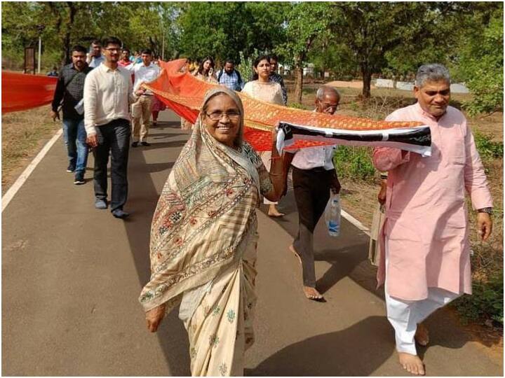 Dantewada Jan Chaupal of CM Baghel offer 11 thousand meters Chunari to ...