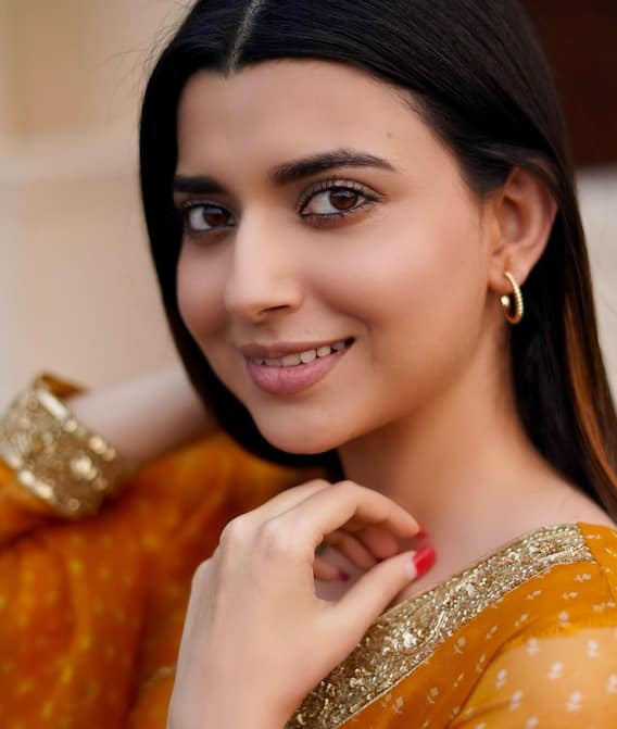 Punjabi Actress Nimrat Khaira Shares Simple And Elegant Look With Fans ...