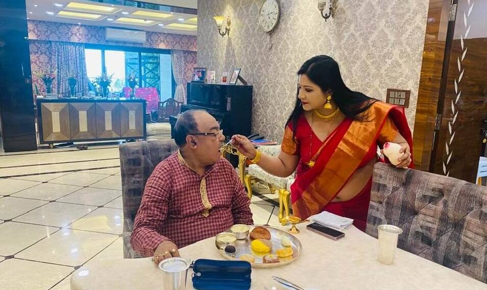 In pics: Sovan Baisakhi jamaisasthi celebration | Sovan-Baisakhi: নিজের হাতে খাইয়ে শোভনকে ...