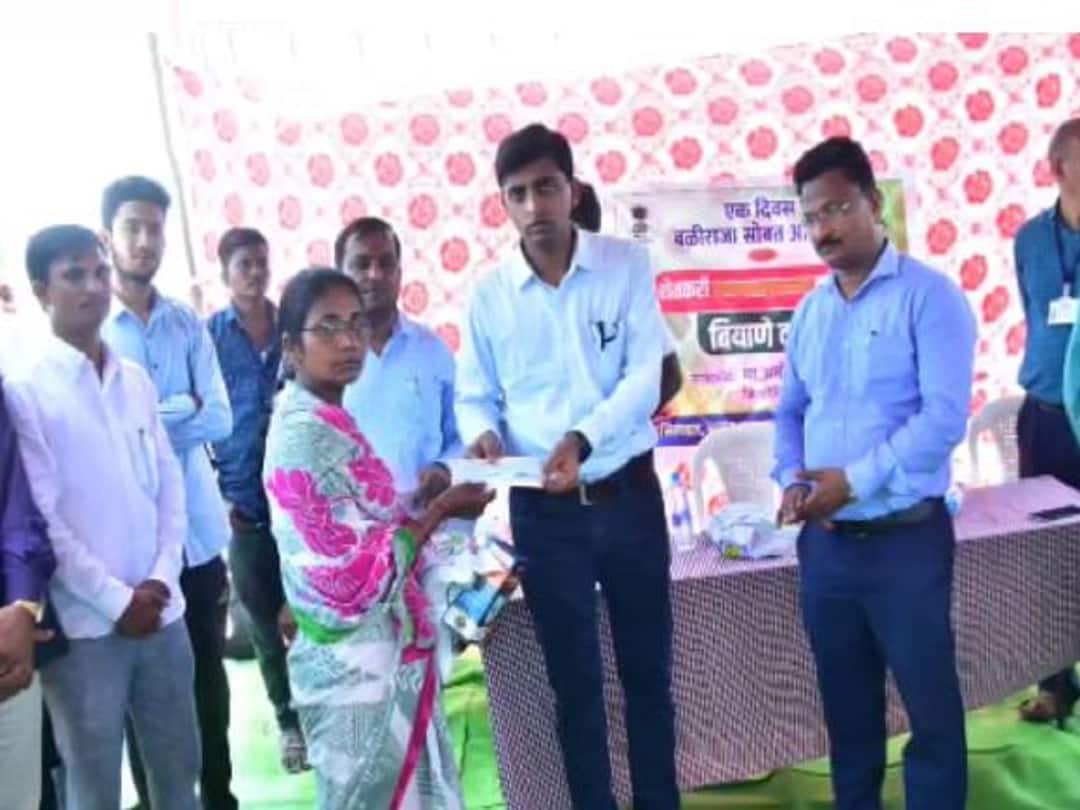 Under the campaign One day with farmer, District Collector of Yavatmal ...