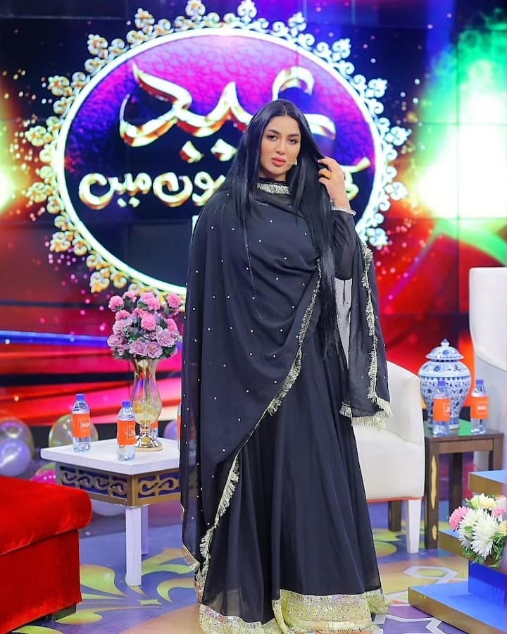 Pakistani Muslim Model Mathira Mohammad Is more Sizzling then Bollywood ...