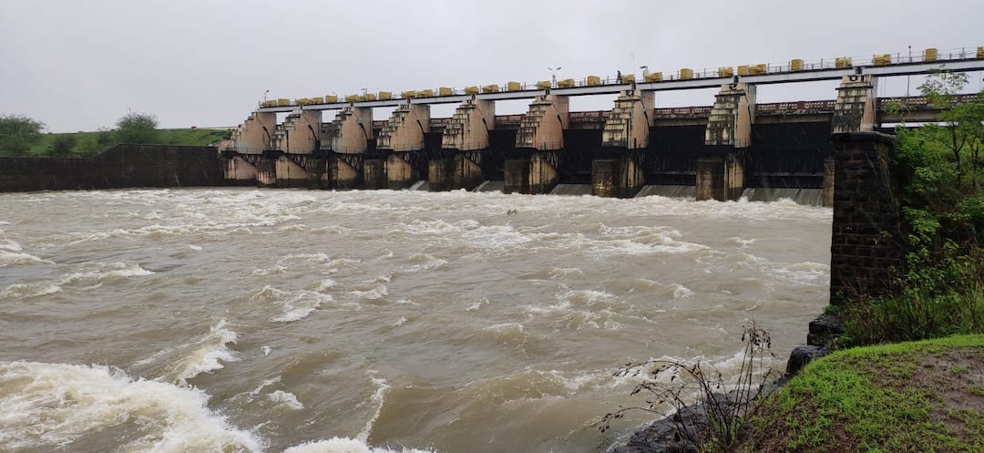Maharashtra News continues rain in Nashik city area discharge from Gangapur dam | Nashik Rain ...