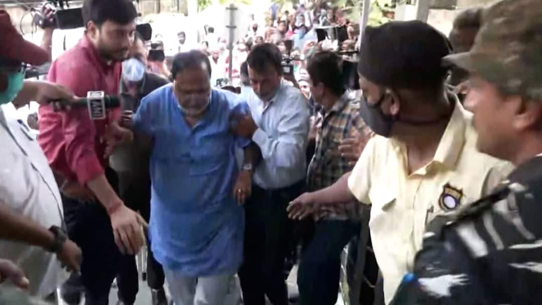 Know what does ED do with the raid money ? | जानें ED को रेड में मिलने ...