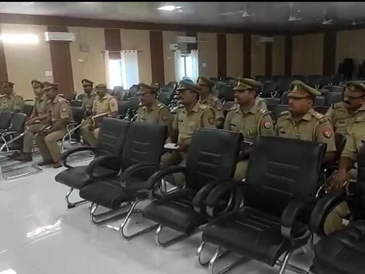 Ghazipur SP on night visit police staion found closed warned not to do ...