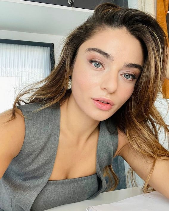 Turkish Actress Ayca Aysin Turan Photos Actress Always In Limelight ...