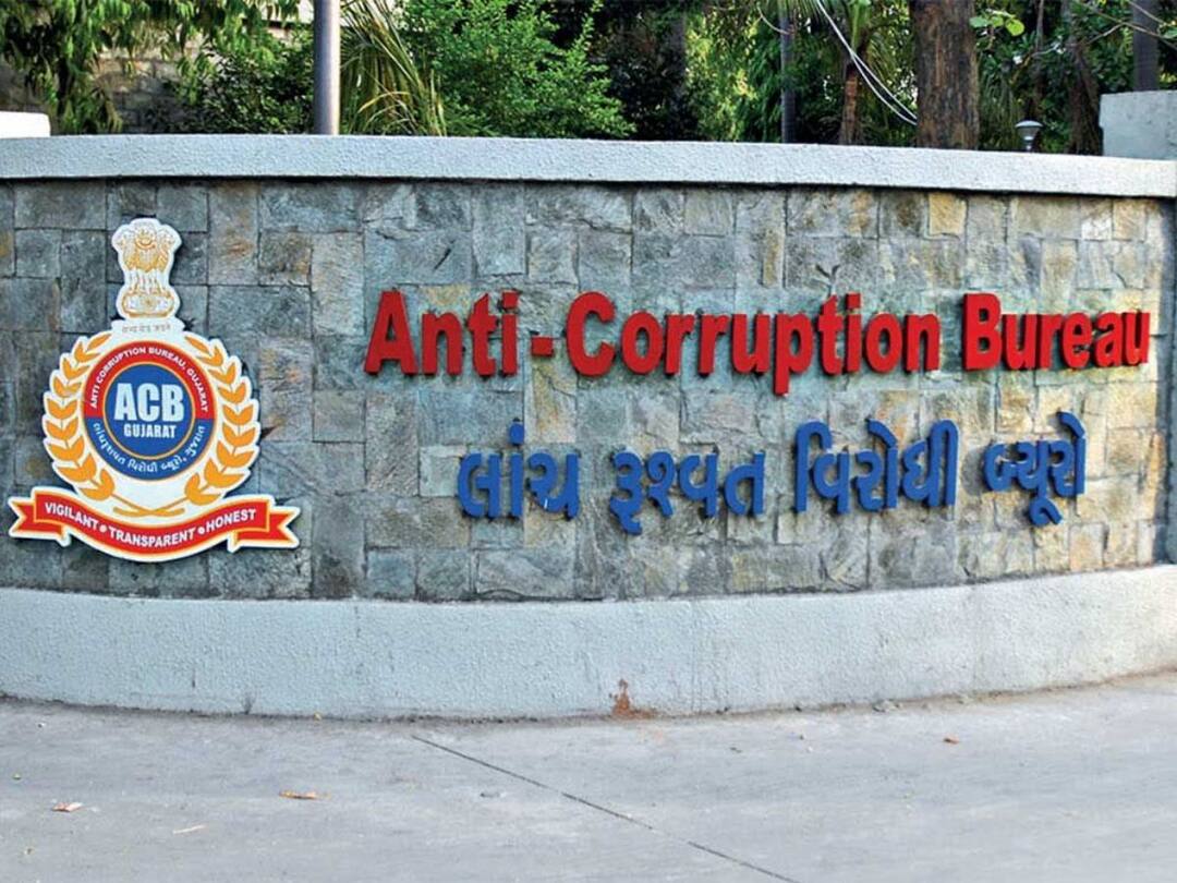 ACB Trap Deputy Mamlatdar of Detroj was caught red-handed taking bribe Ahmedabad | ACB Trap ...