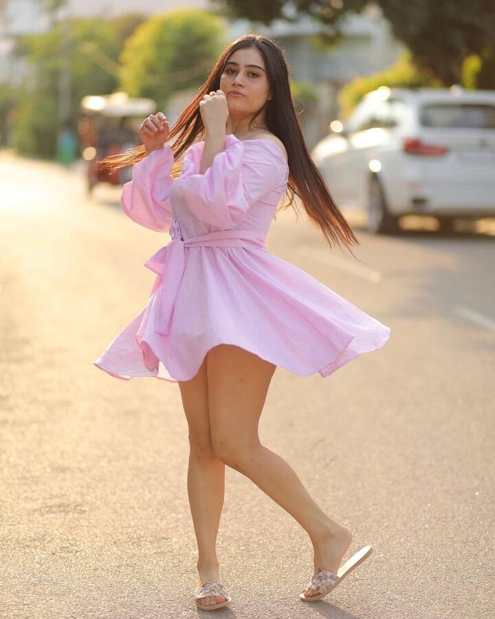 Urfi javed sister urusa javed sister looking glamorous in lastest photo ...