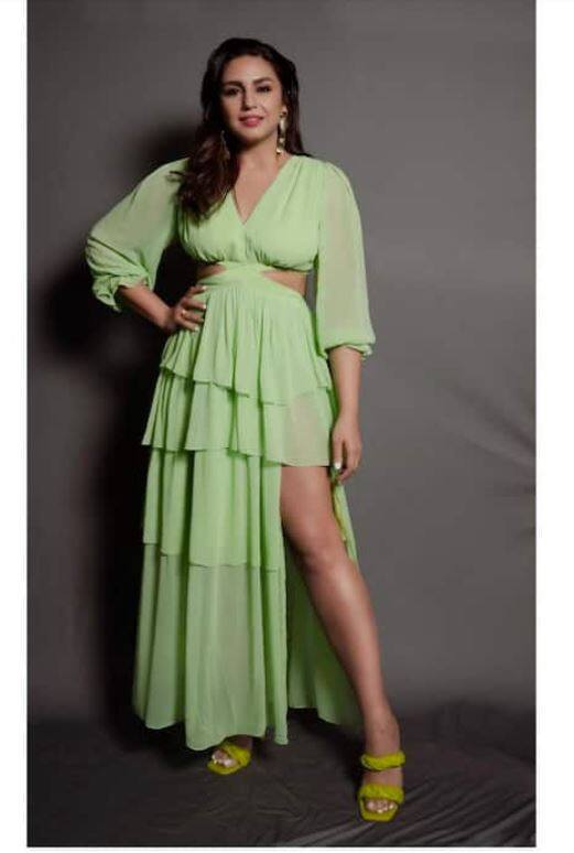 Huma Qureshi Pics Huma Qureshi Looks Stunning In A Backless Dress ...