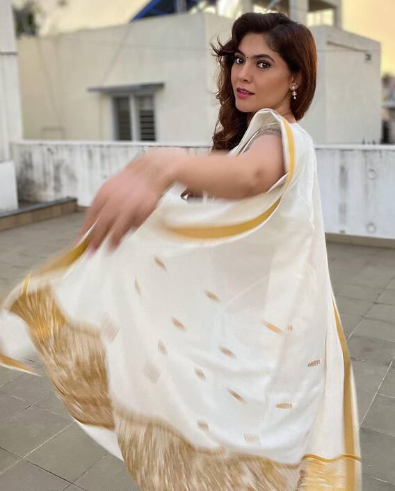 Actress Sherin Shringar Latest Photos In Kerala Saree For Onam ...