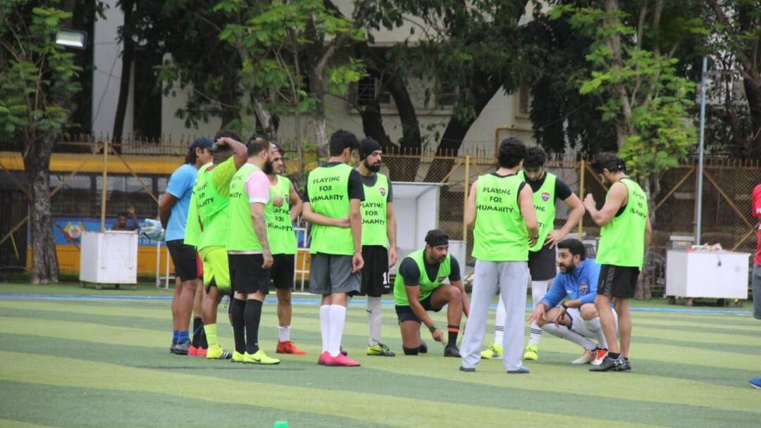 Abhisekh Bachchan Ibrahim Ali Khan And Tiger Shroff Are Practising For ASFC Match In Juhu ...