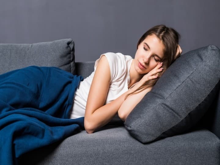 Health Tips Sleeping On Stomach Position Advantages Disadvantages In Hindi Sleeping Position
