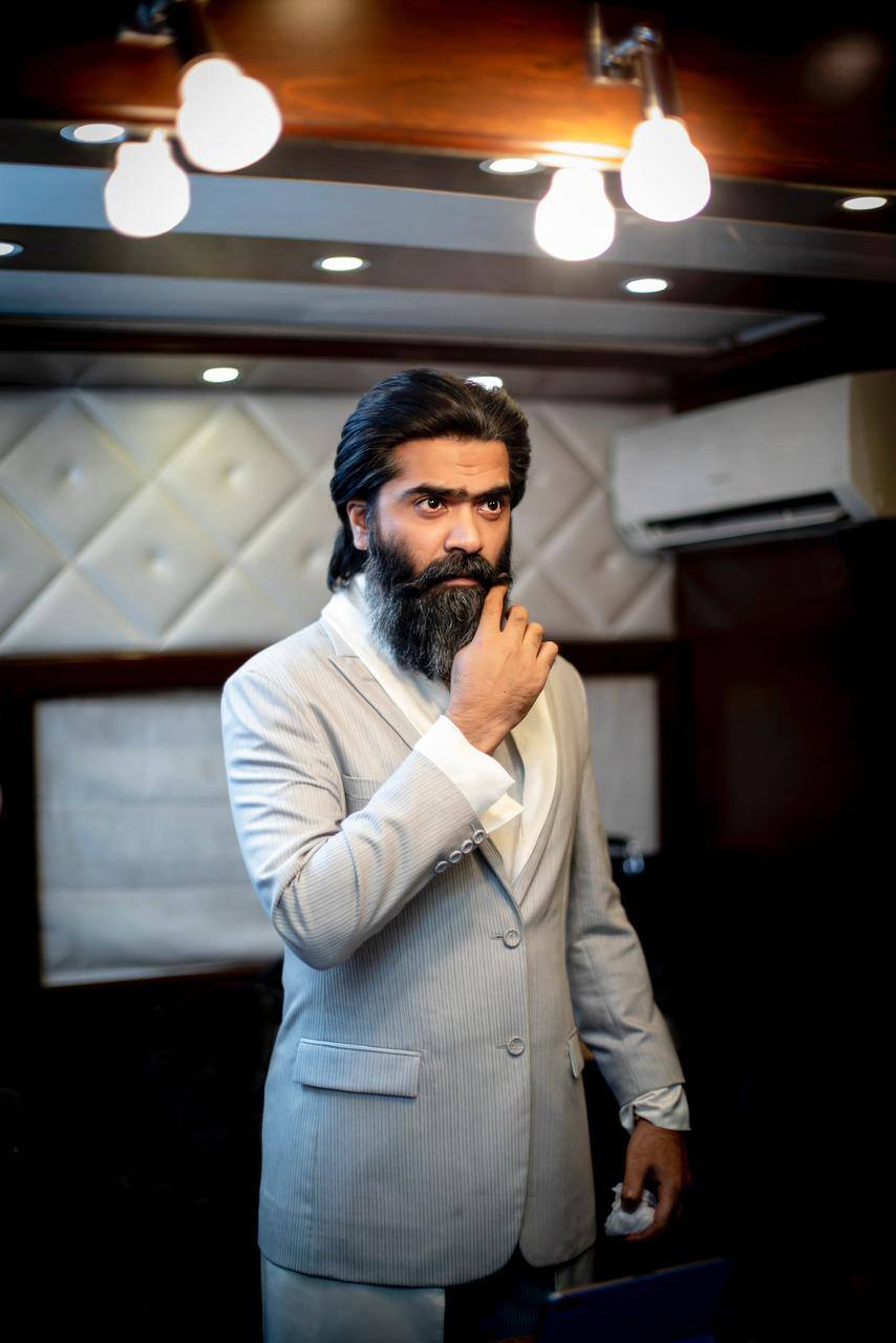 Vendhu Thaninthathu Kaadu Release LIVE Updates Simbu VTK Movie Review ...