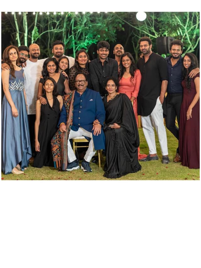 కృష్ణంరాజు ఫ్యామిలీలో ఎవరెవరు ఉన్నారు? - రేర్ పిక్స్‌లో చూడండి