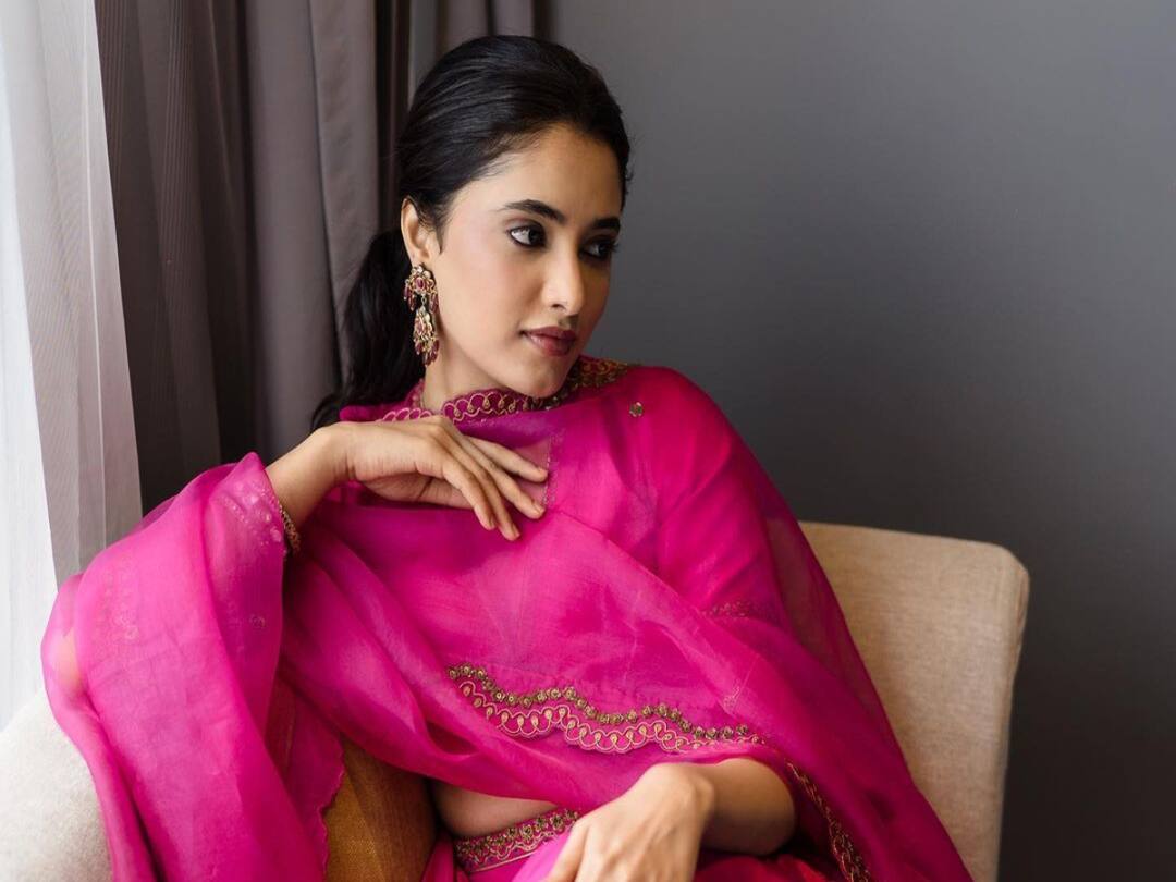 Actress Priyanka Mohan Latest Pink Dress Pics | Priyanka Mohan: పింక్ ...
