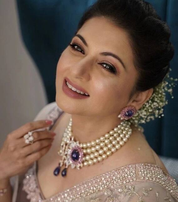 Bhagyashree Shared New Photo In Black Saree See Her Photos Here | PHOTO ...