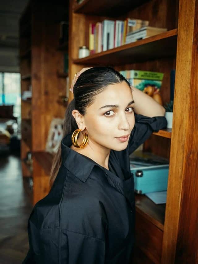 Alia Bhatt Stands Out In An All-Black Outfit