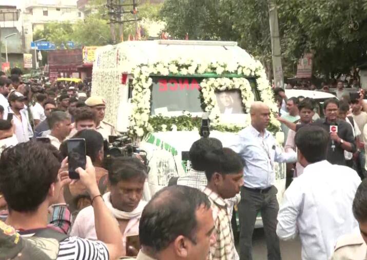 Raju Srivastav Funeral : Mortal remains of comedian Raju Srivastav ... Raju Srivastav Funeral : Mortal remains of comedian Raju Srivastav ...