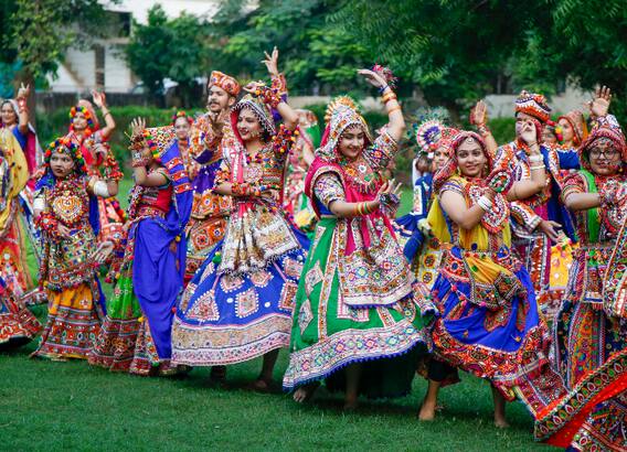 Gujarat Navratri 2022 Celebration Vadodara Garba Dance Images | Gujarat ...