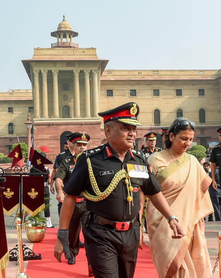 Guard of Honour To India’s New Chief of Defence Staff (CDS) General Anil Chauhan In Delhi — Photos