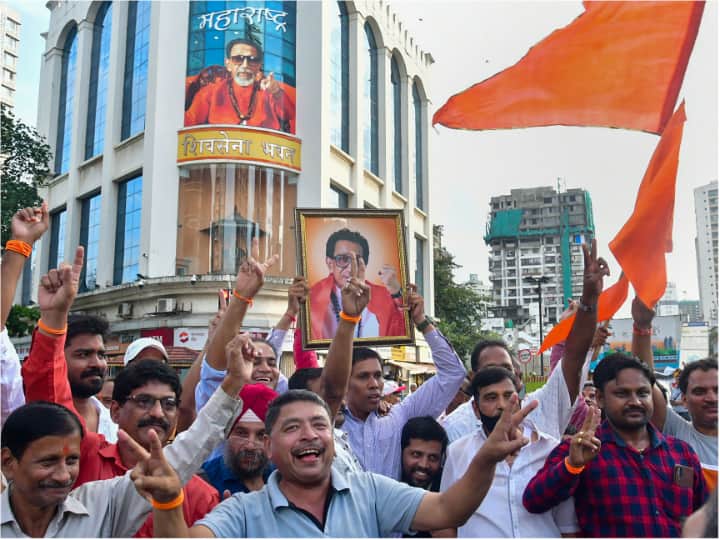 Uddhav Thackeray Get big Setback as thousand workers merge in Eknath ... Uddhav Thackeray Get big Setback as thousand workers merge in Eknath ...