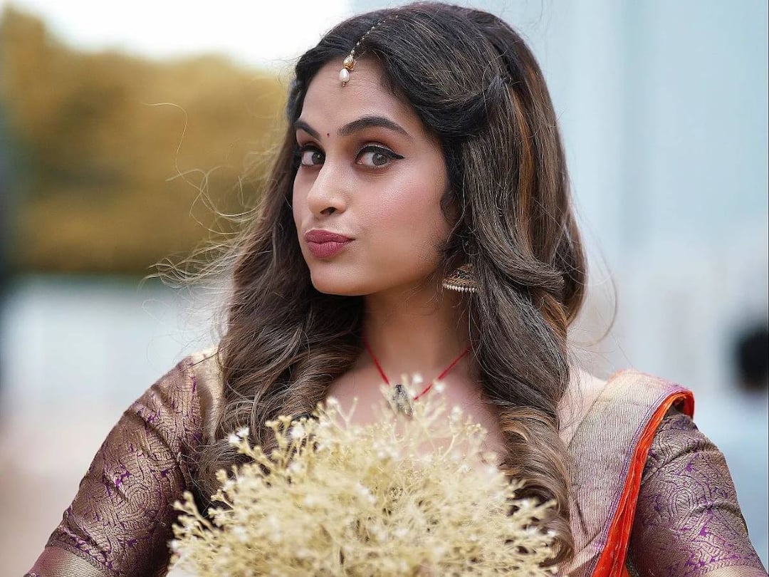 Actress | Actress Shrutika Arjun: பூக்கள் பூக்கும் தருணம்! நடிகை ...