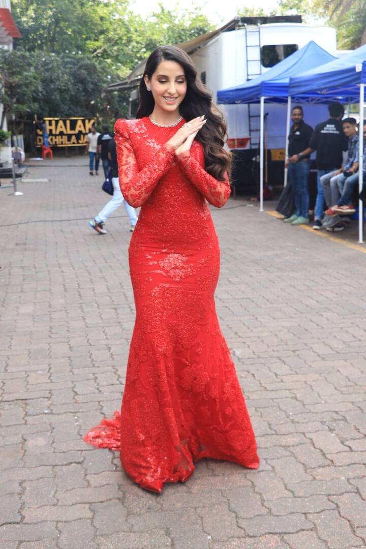 Nora fatehi pics actress spotted in red slim fit dress looks very ...
