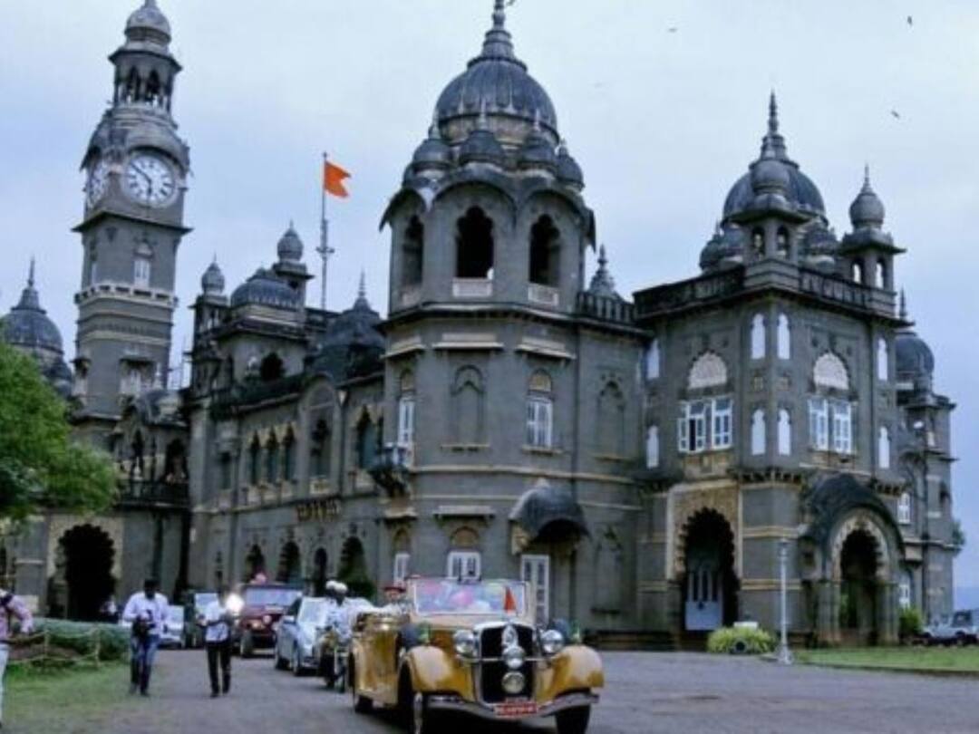 How does Karveer Sansthan royal Dasara celebrations bear witness to the resplendent tradition ...