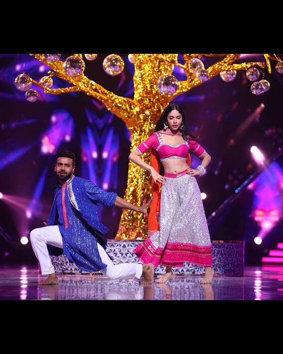Anu Malik Daughter Ada Malik Looks Very Glamorus Now The Part Of Jhalak ...