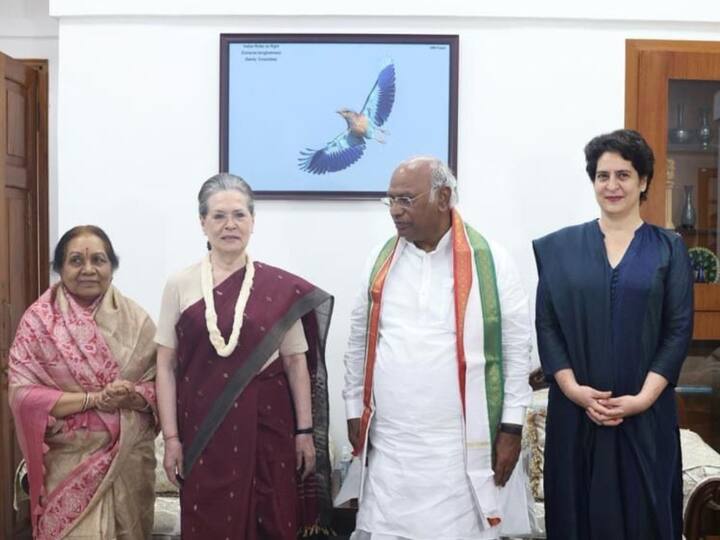 Shashi Tharoor, Sonia Gandhi Priyanka Gandhi Among Other Congress Leaders Meet President-Elect ...