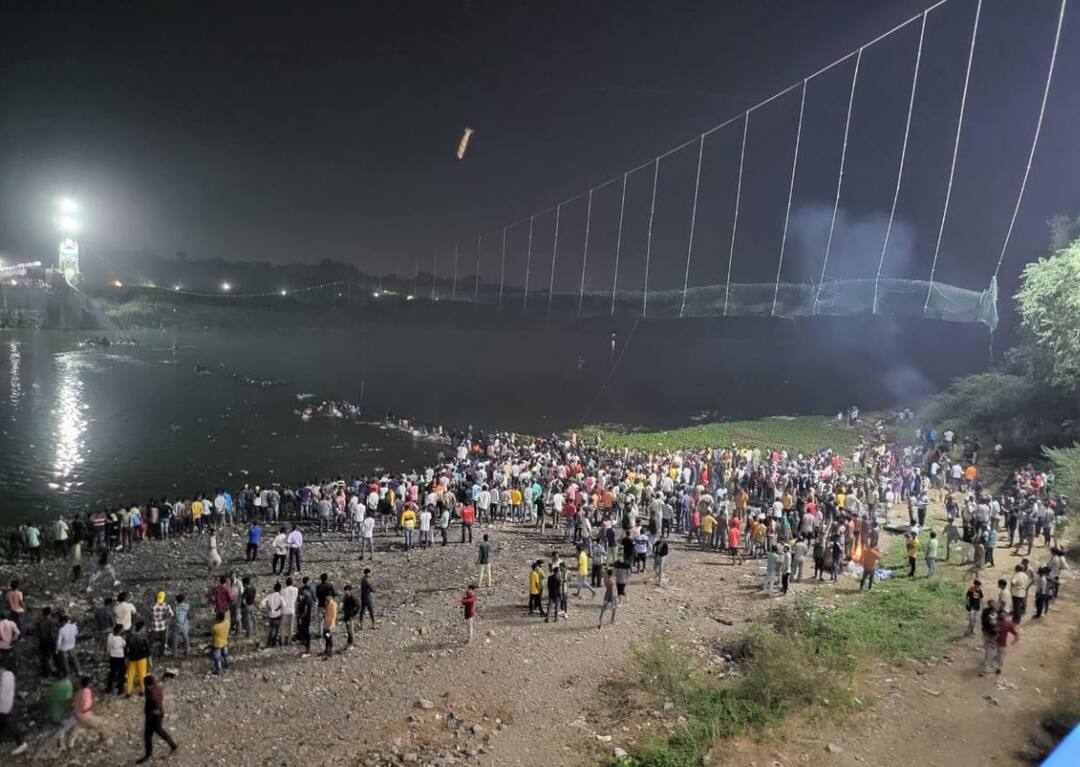 Gujarat Morbi Cable Bridge collapses Many People Missing Rescue operation Continue | Morbi Cable ...