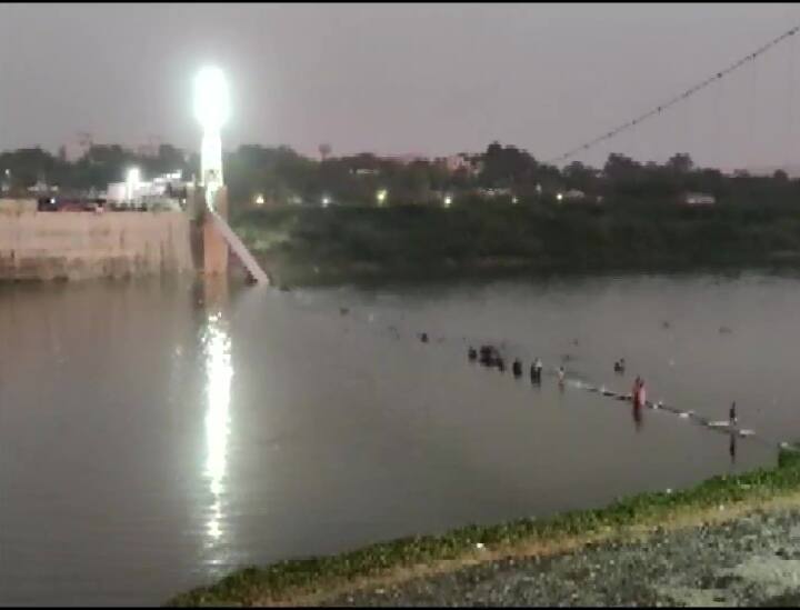 gujarat morbi cable bridge collapses hundreds people missing rescue operation undergoes | Morbi ...