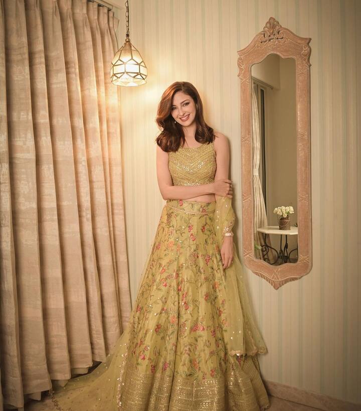 Soumya tandon shared new look shared traditional look see her photos ...