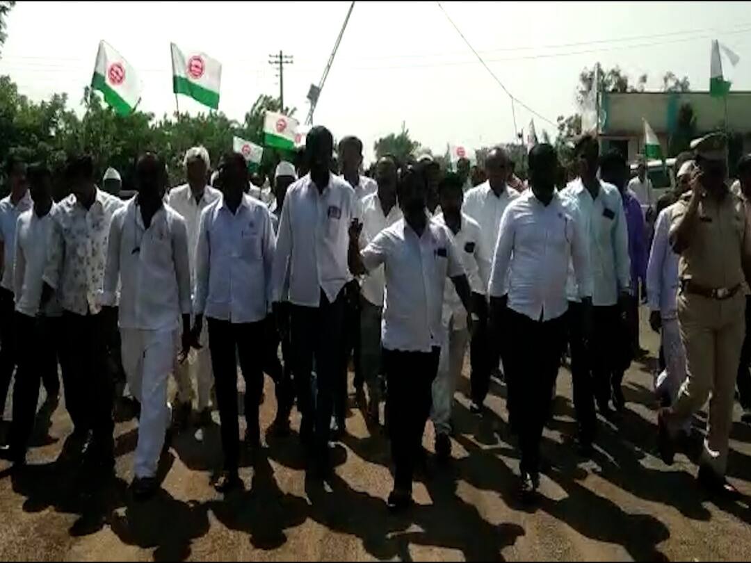 Swabhimani Shetkari Sanghatana bike rally on Sugar Factory for various ...