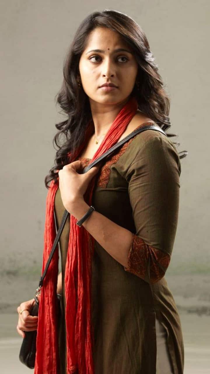 Happy Birthday Anushka Shetty Know about Anushka Shetty from Yoga ...