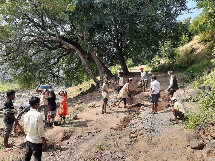 mharashtra news nashik news Road from Shramdan on Par river in Surgana ...