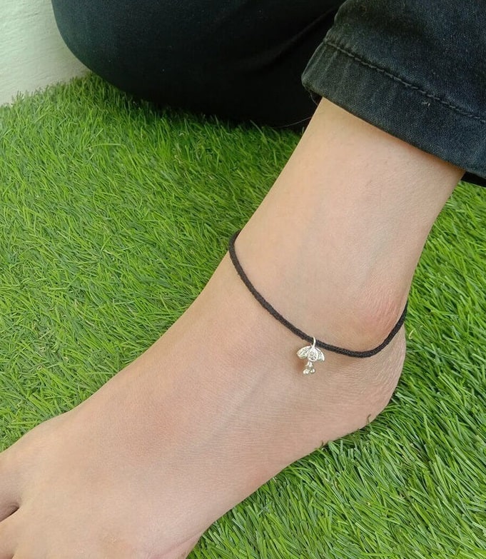 astrology benefit of wearing black thread in legs in pics | Astro Facts ...