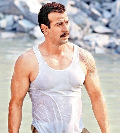 Ajay Devgan Sanjay Dutt Esha Deol, Rohit Shetty, Kunal Khemu got Lord Shiva tattoo on their body ...