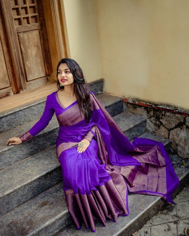 Ivana Photos: Love Today actress Ivana in violet saree photoshoot | ఉదా ...