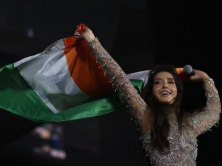 Nora Fatehi waves Indian National Flag Tiranga at FIFA Fanfest 2022 ...