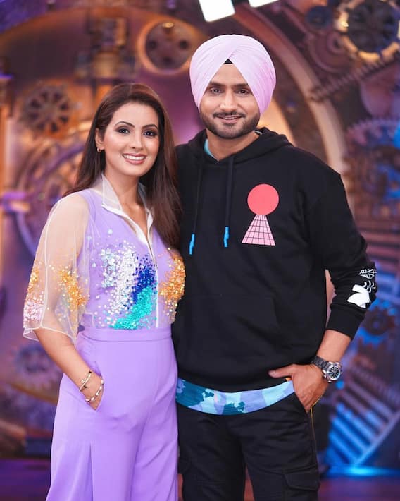 Virat Kohli-Anushka Sharma To MS Dhoni-Sakshi People Love These Cricket ...