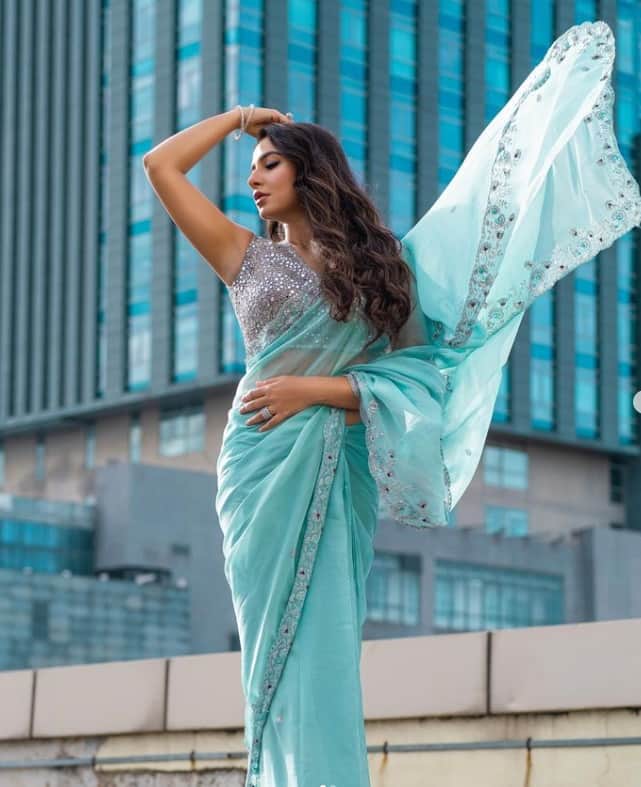 tollywood actress subhashree ganguly shares her look from Indubala ...