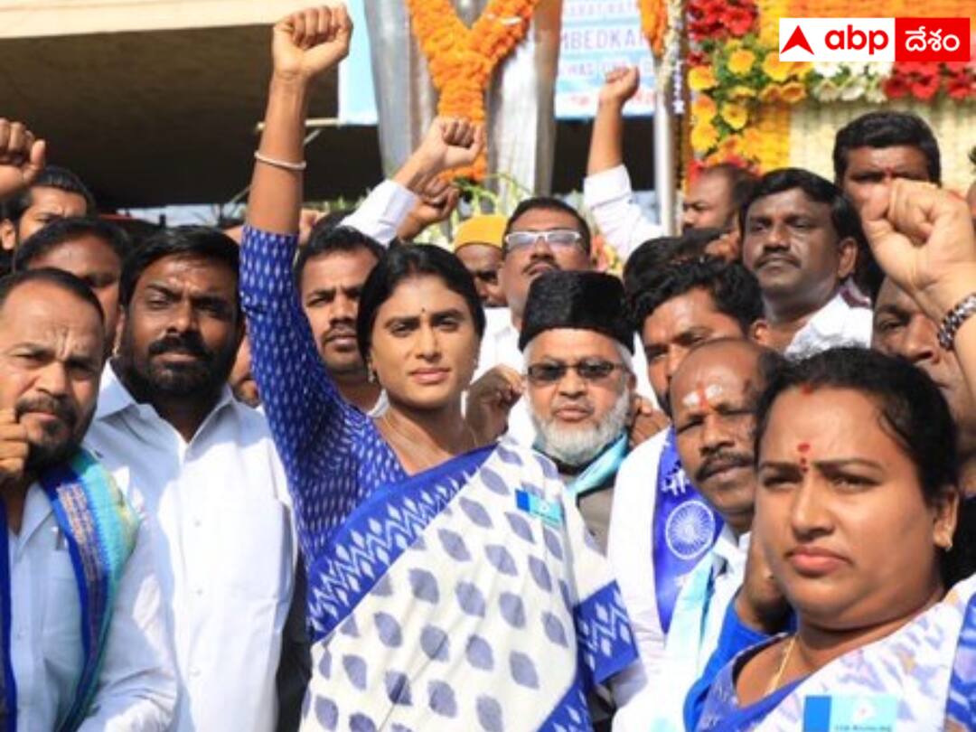 Police did not give permission for Sharmila's padayatra in Warangal | షర్మిల పాదయాత్రకు నో ...