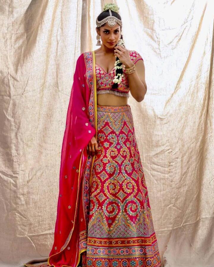 Vishal heroine and sister in law Shriya Reddy Photos ,goes viral | Sriya Reddy Photos: విశాల్ ...