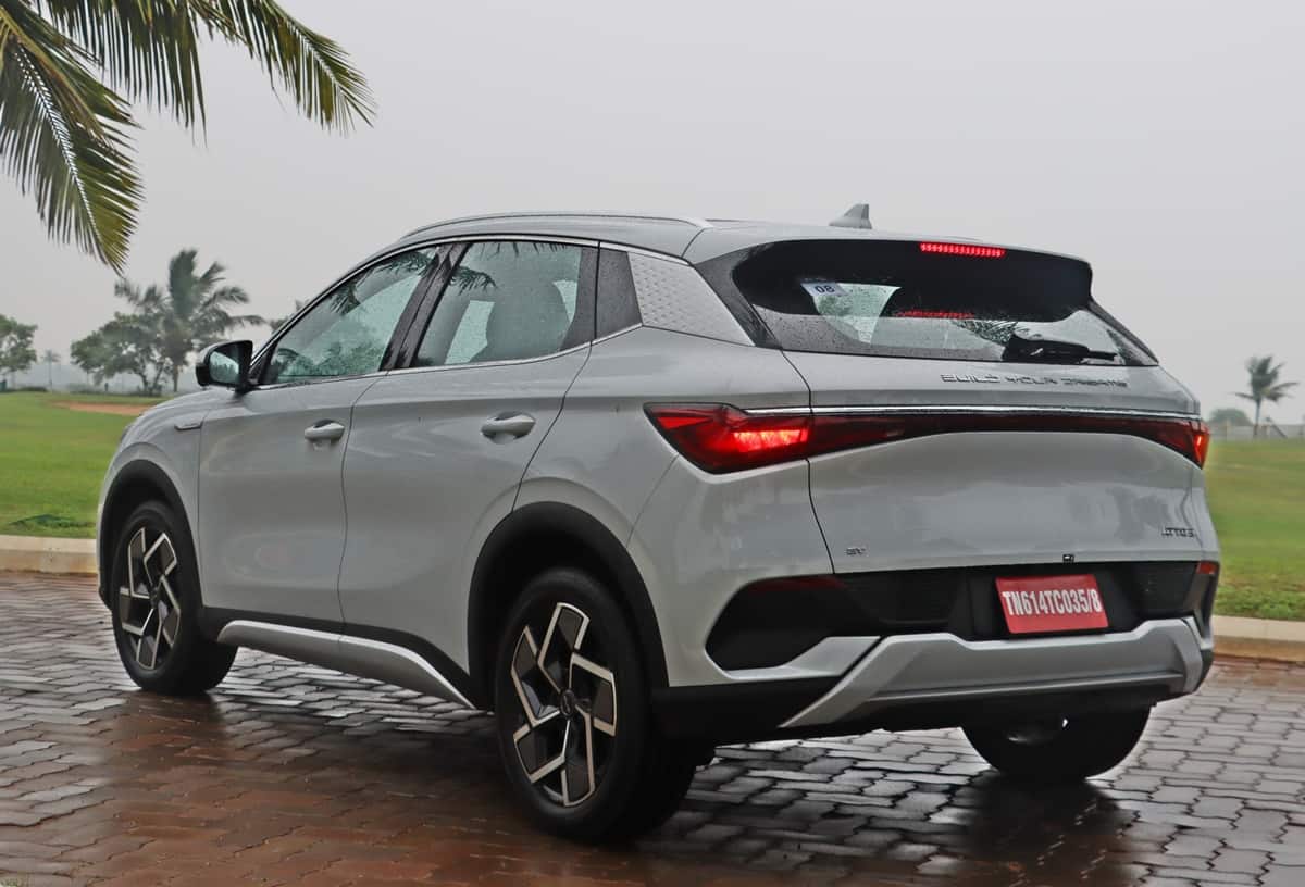 BYD Atto 3 EV First Drive Review: Premium Look With Simple Design Ethos, 521 km Range & Loads Of ...