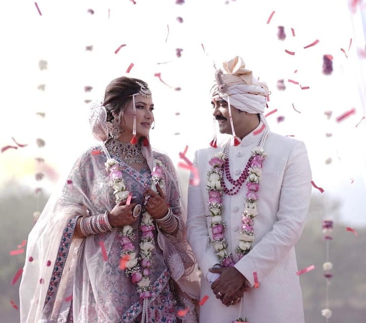 Kamna Pathak shares beautiful wedding pictures with husband Sandeep ...