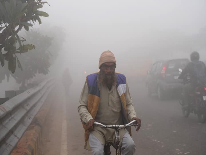 Thick Fog Shrouds North India, Delhi Records Season's First Dense Fog ...