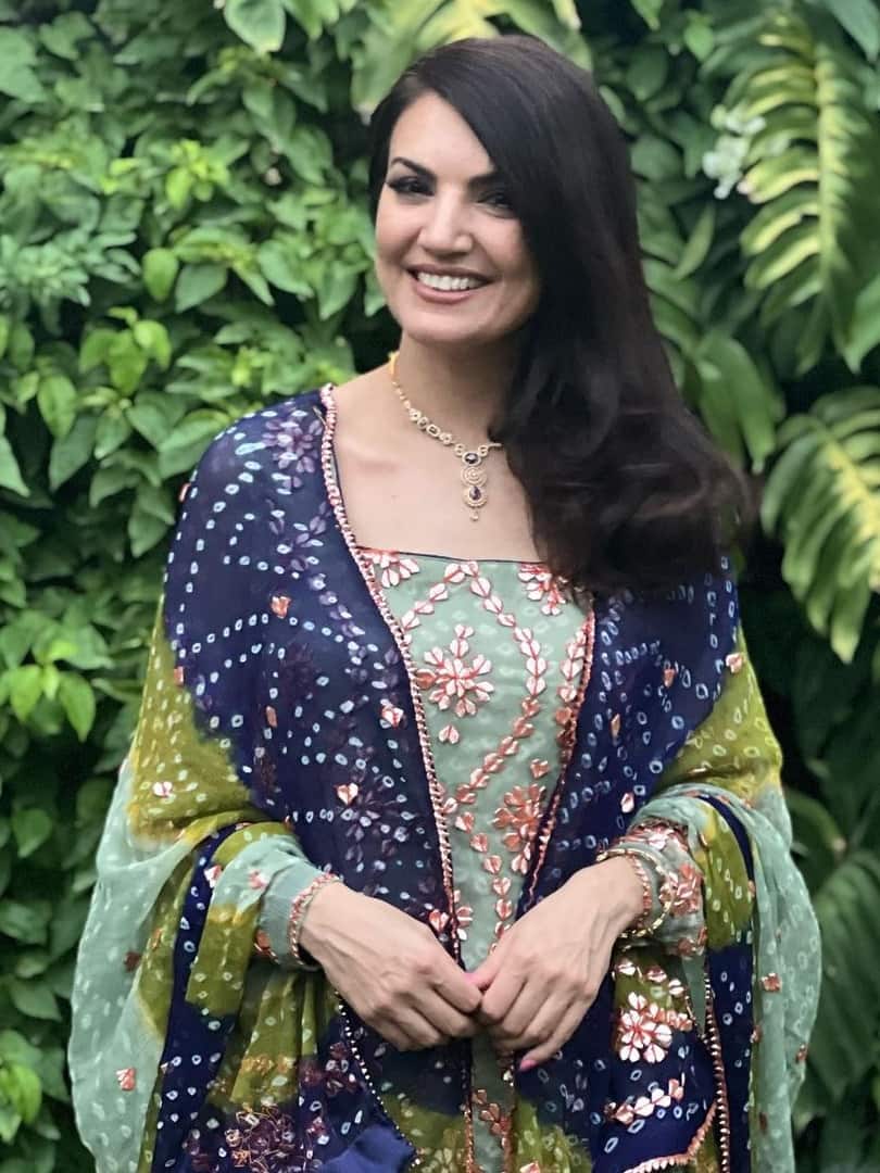 हर लुक में गज़ब ढाती हैं रेहम खान