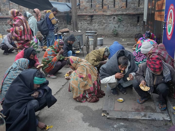 Homeless People Battle Winter With Bonfires Take Refuge In Shelter ...