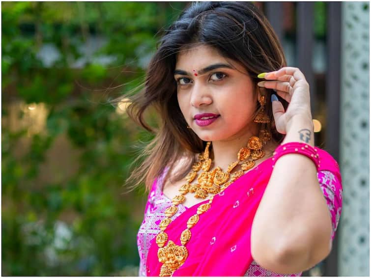 Ritu Chowdary Photos In New Year Ritu Chowdary కొత్త ఏడాదిలో అందమైన లంగా వోణీలో రీతూ చౌదరి