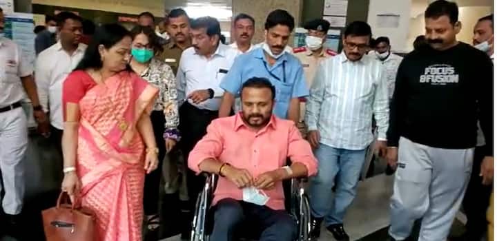 accident news Mla Jayakumar Gore was discharged from Ruby Hall Clinic | In Pics : 30 फुट खोल ...